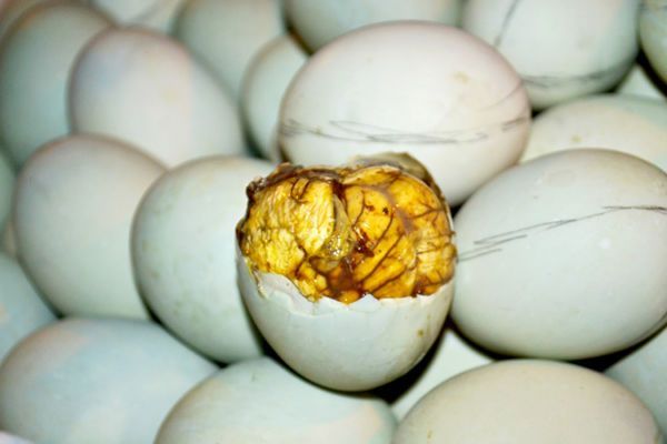 Mengenal Telur Balut: Kuliner Tradisional dengan Cita Rasa Ekstrem