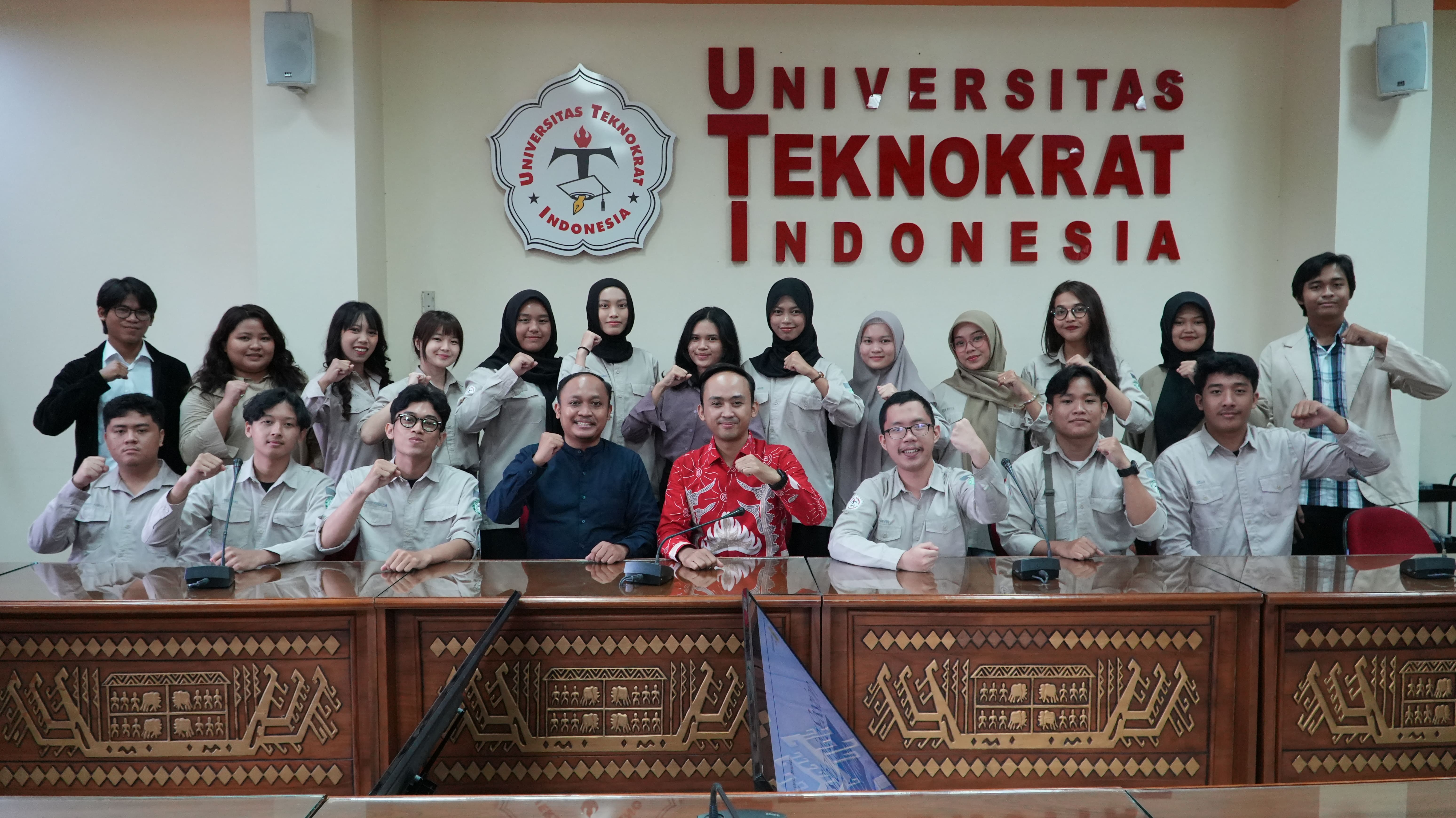 Dari Sastra Inggris ke Dunia Korporat: Alumni Universitas Teknokrat Indonesia Berbagi Inspirasi