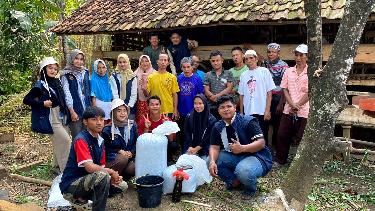 Mahasiswa KKN UIN Jurai Siwo Edukasi Peternak Kambing - Sapi di Sinar Harapan Praktik Pembuatan ...